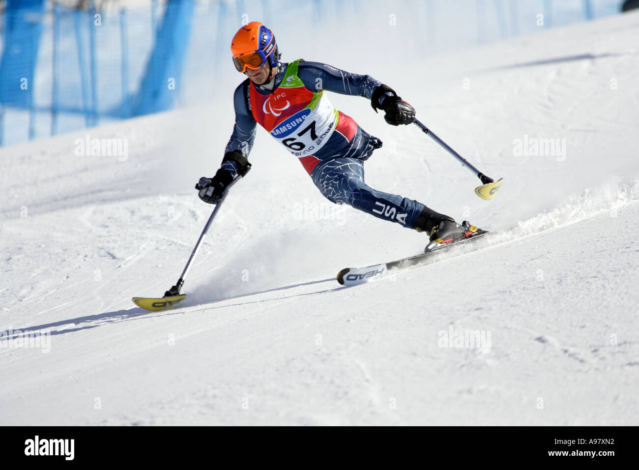 Amputee one leg skiing -Fotos und -Bildmaterial in hoher Auflösung – Alamy