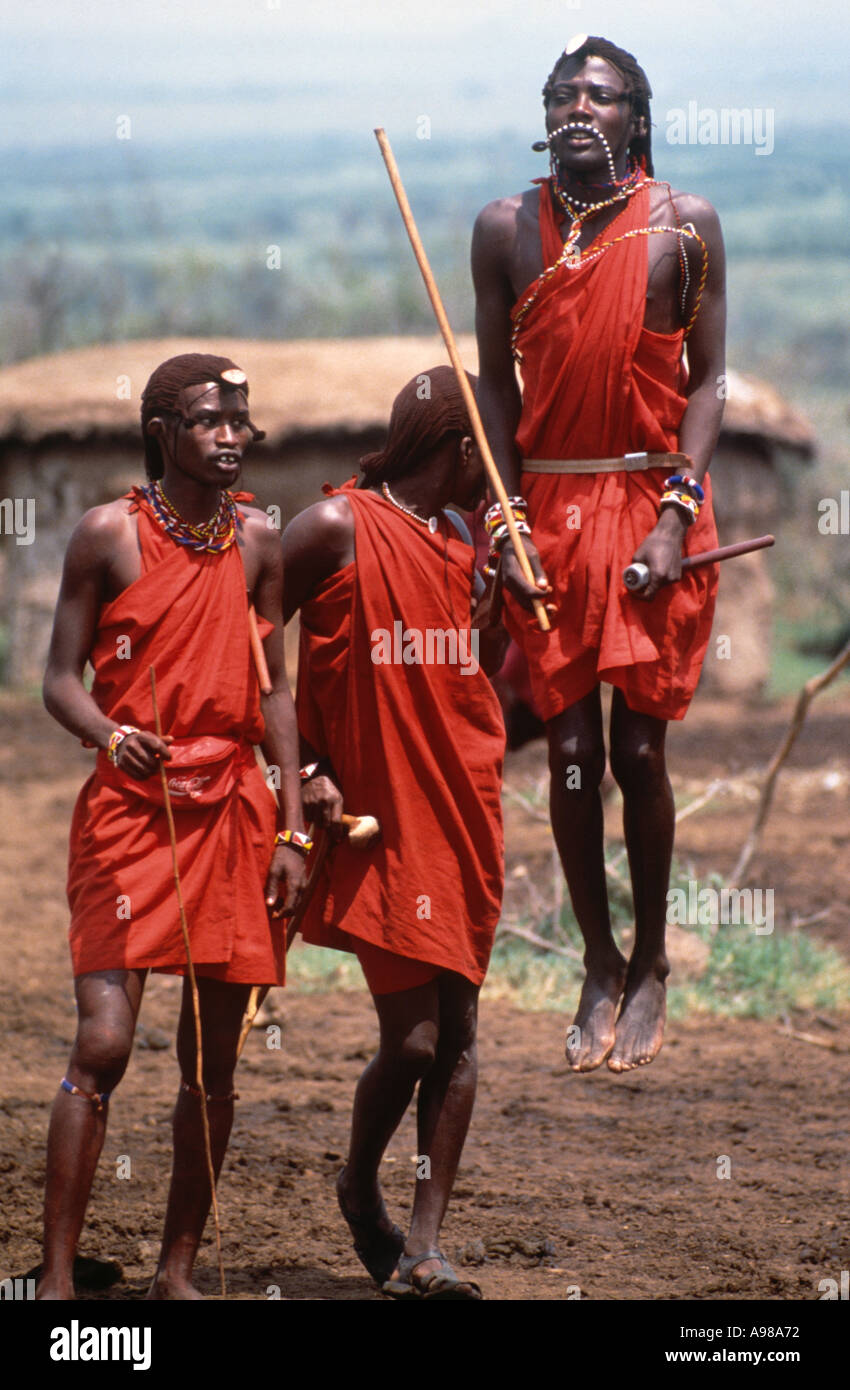 Maasai men in traditional dress -Fotos und -Bildmaterial in hoher ...
