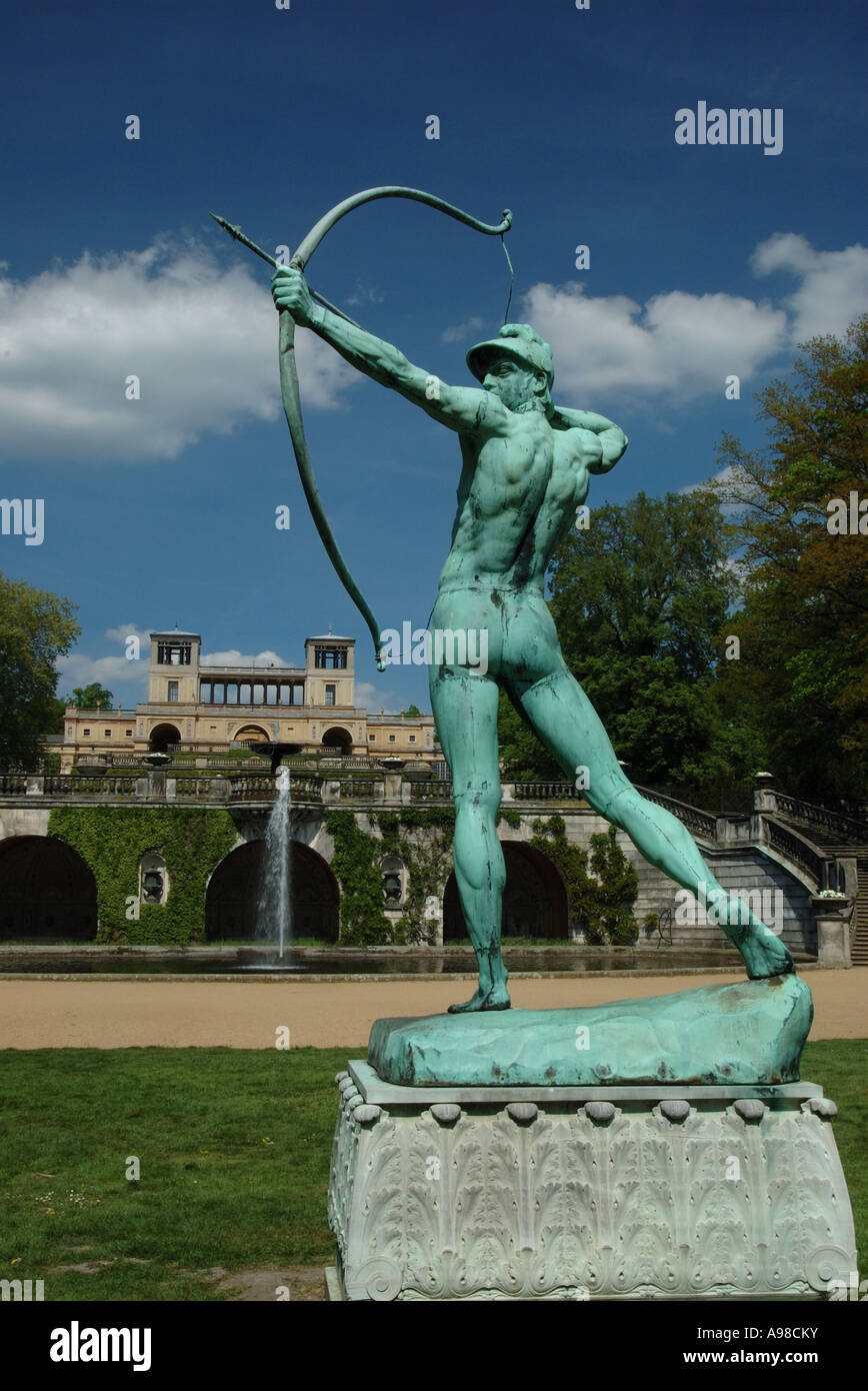 Statue der Bogenschütze im Park Sanssouci, Potsdam, Deutschland ...