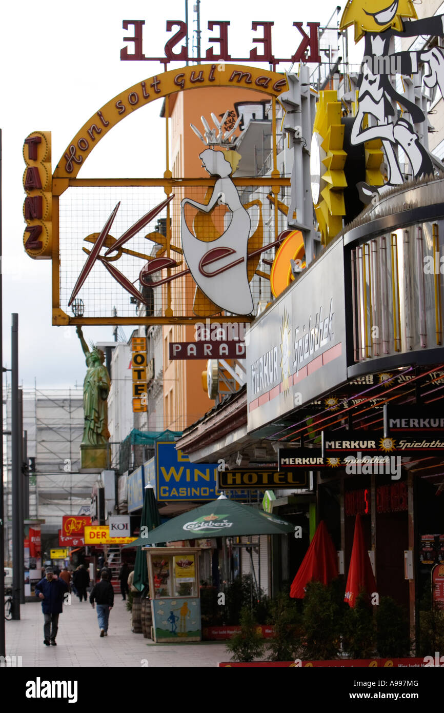 Zeichen auf der Reeperbahn in Hamburg, Deutschland Stockfotografie - Alamy