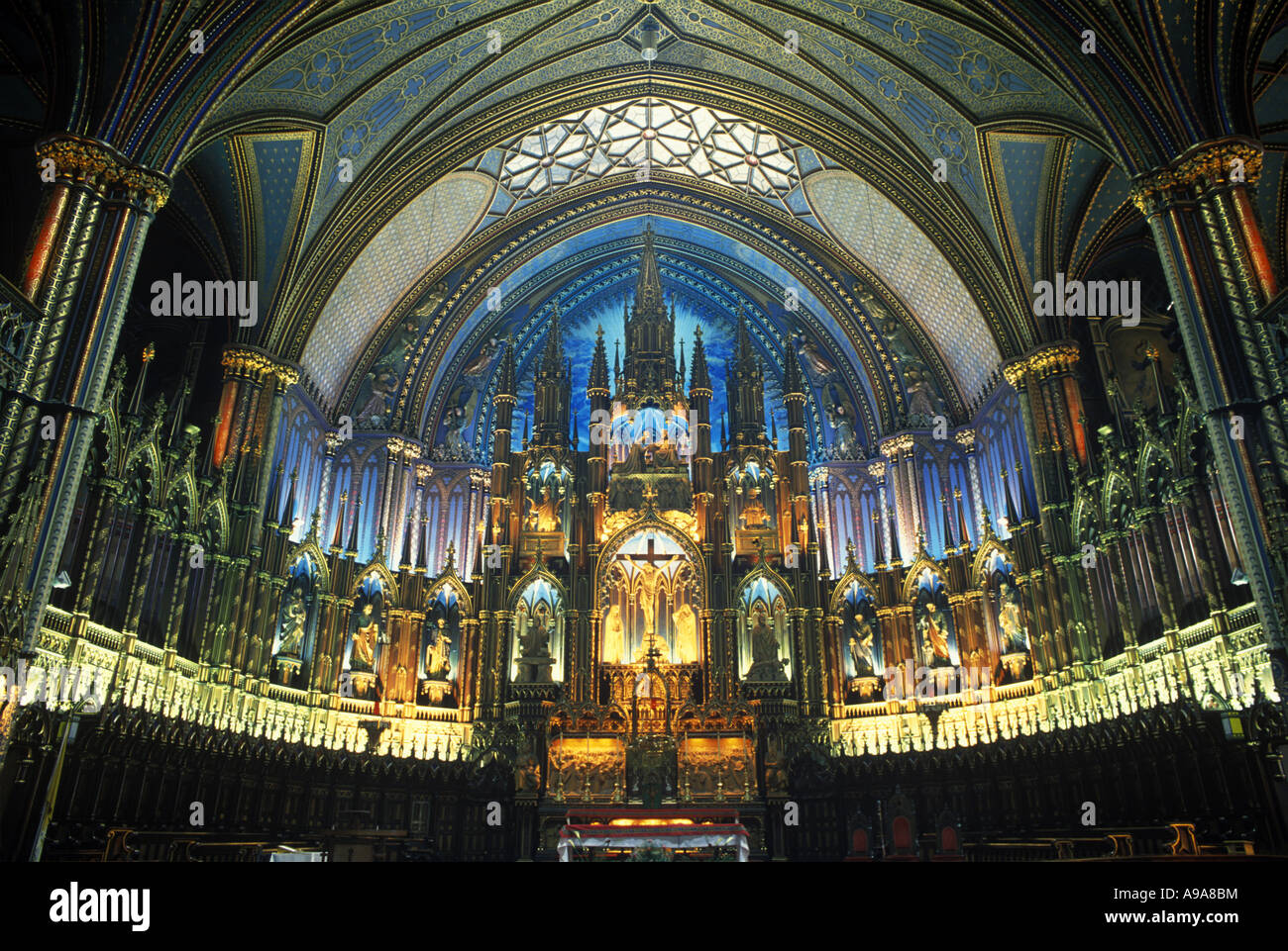 KIRCHENSCHIFF UND ALTAR BASILIKA NOTRE-DAME-KIRCHE MONTREAL QUEBEC ...