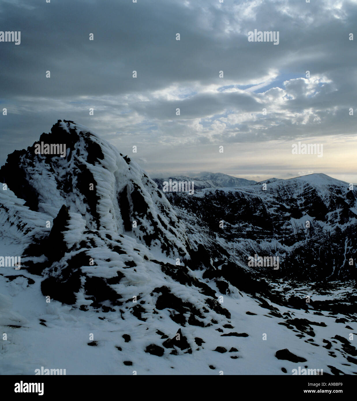 Carnedd Dafydd aus Eis verkrustete Carnedd Llewelyn im Winter ...