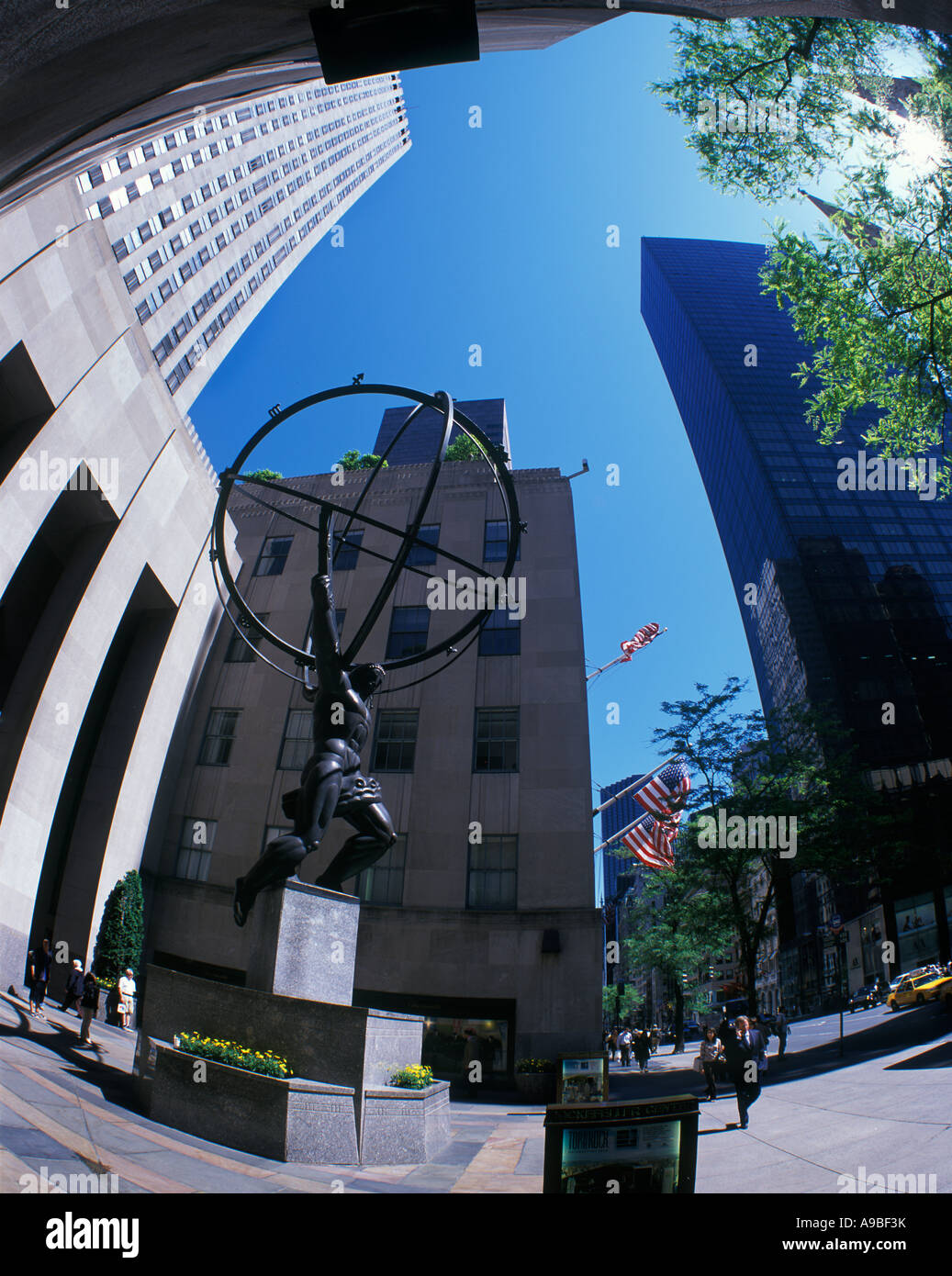 ATLAS-STATUE (© LEE LAWRIE 1937) ROCKEFELLER CENTER (© RAYMOND HOOD ...