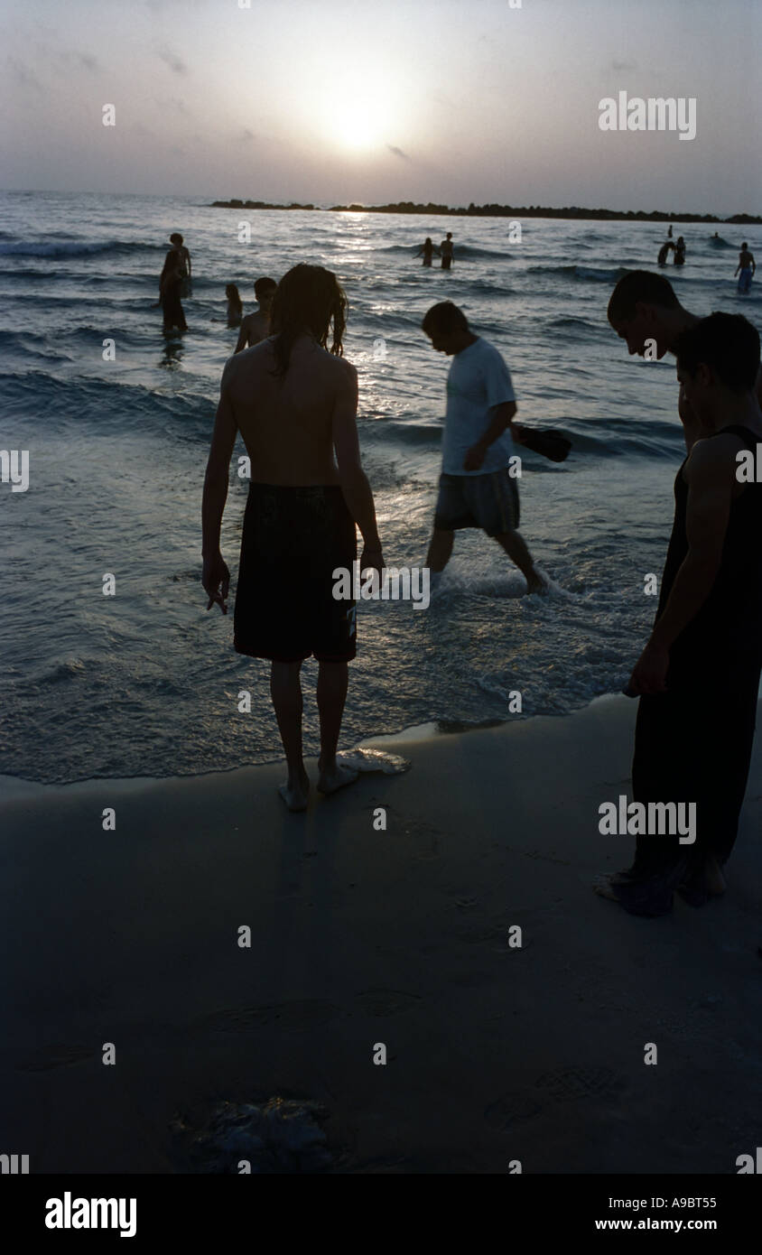 Israel tel aviv beach party -Fotos und -Bildmaterial in hoher Auflösung ...