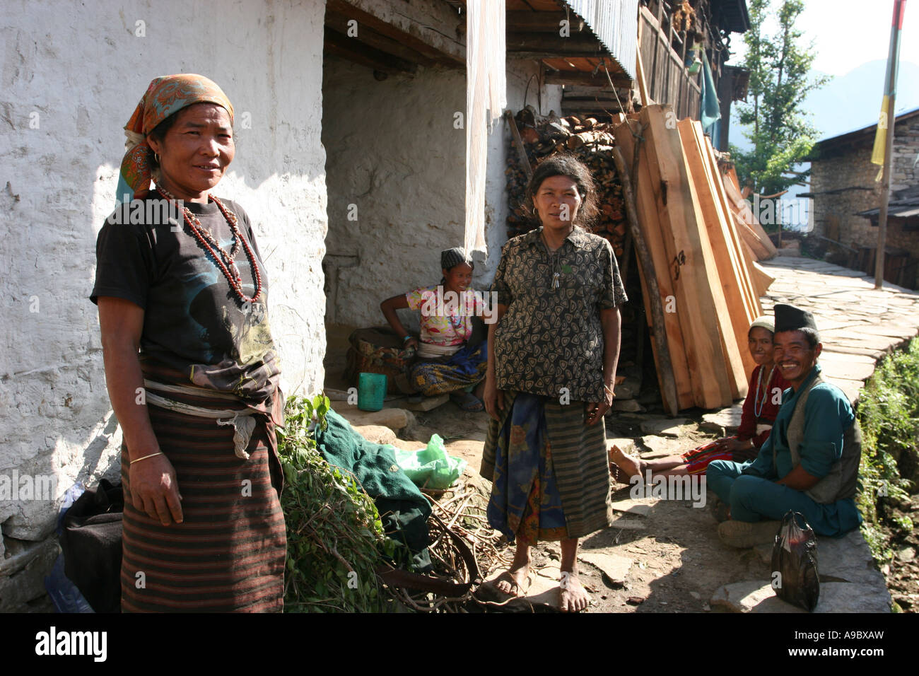 Nepalesische dorfbewohner -Fotos und -Bildmaterial in hoher Auflösung ...