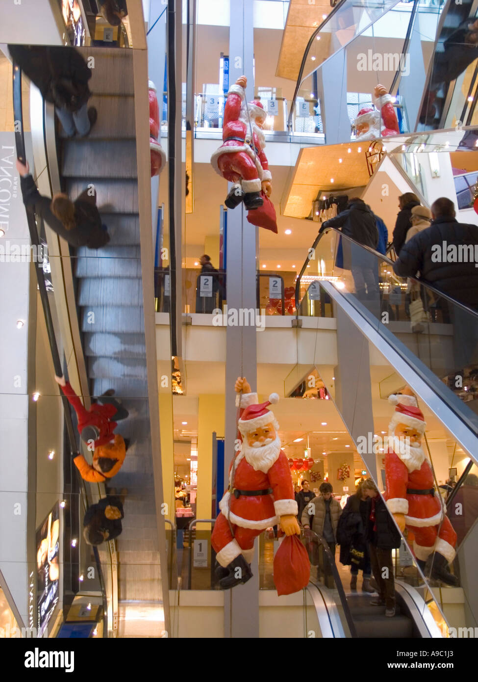 Hertie department store munich -Fotos und -Bildmaterial in hoher ...