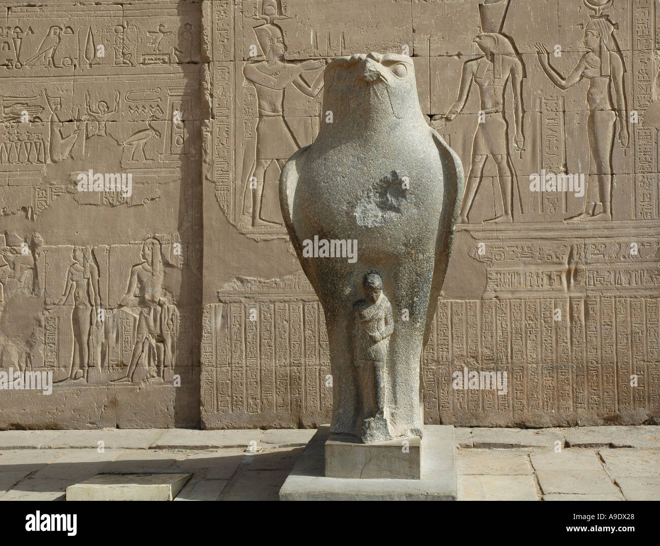 Egyptian god bes -Fotos und -Bildmaterial in hoher Auflösung - Seite 3 ...