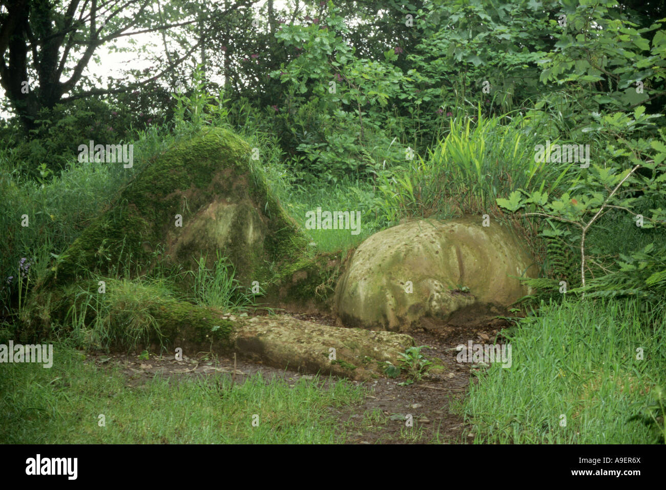 Susan Hills Skulptur The Mud Maid in The Lost Gardens of Heligan ...