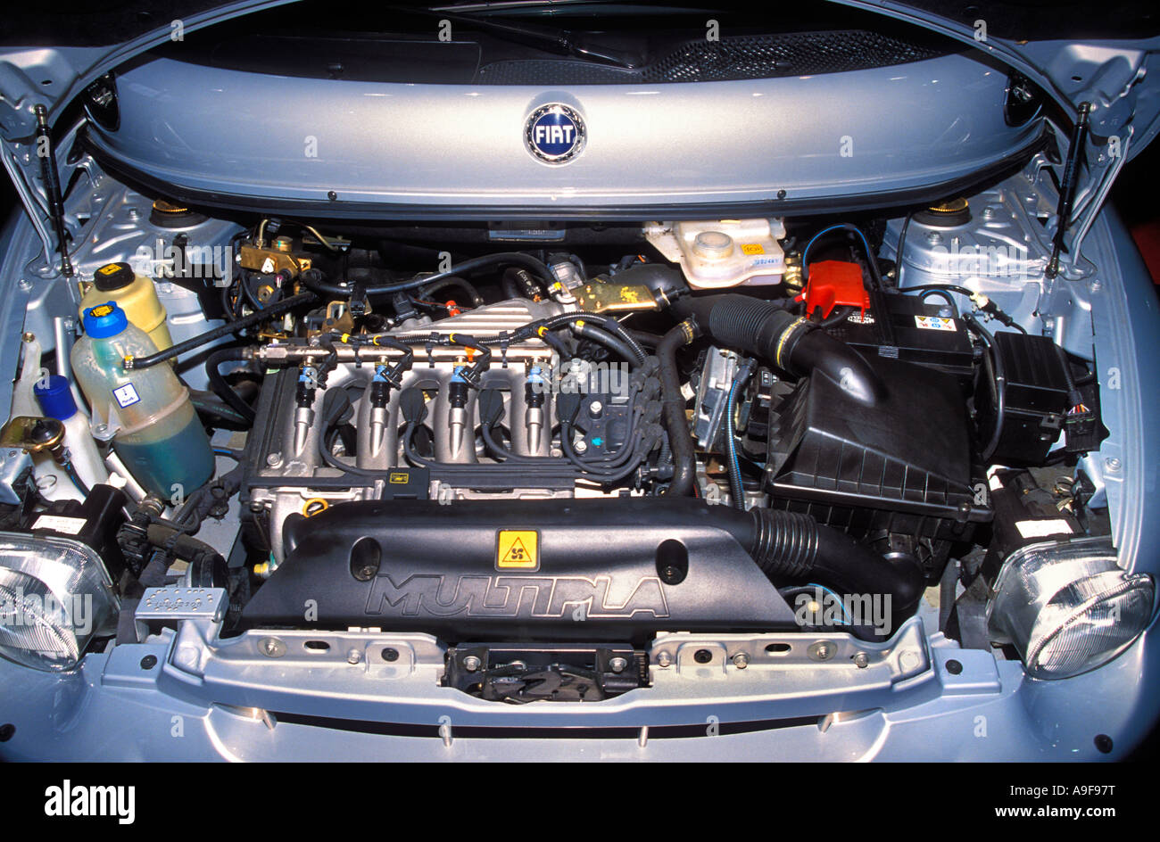 Fiat multipla motor -Fotos und -Bildmaterial in hoher Auflösung – Alamy