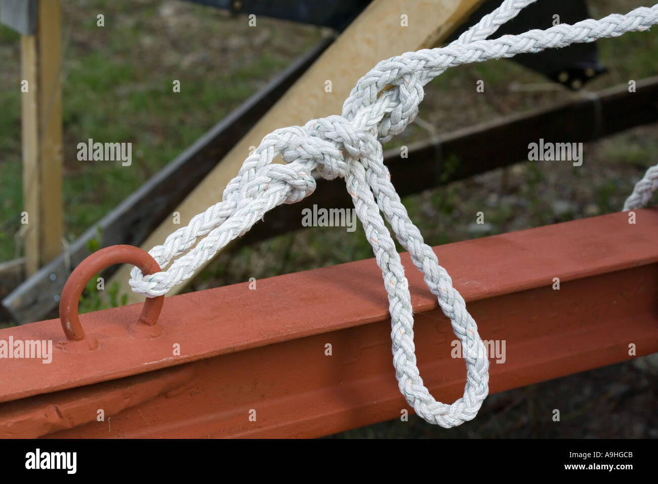 Boot mit seilbefestigung -Fotos und -Bildmaterial in hoher Auflösung ...