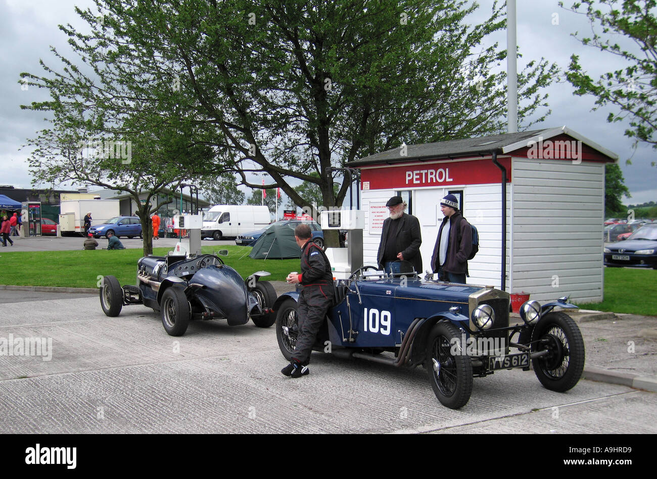 Alte rennwagen -Fotos und -Bildmaterial in hoher Auflösung – Alamy