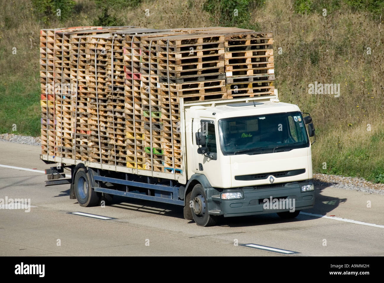 Timber truck uk straße -Fotos und -Bildmaterial in hoher Auflösung – Alamy