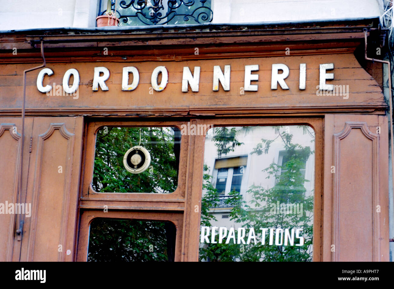 Vintage schuster shop zeichen -Fotos und -Bildmaterial in hoher Auflösung – Alamy