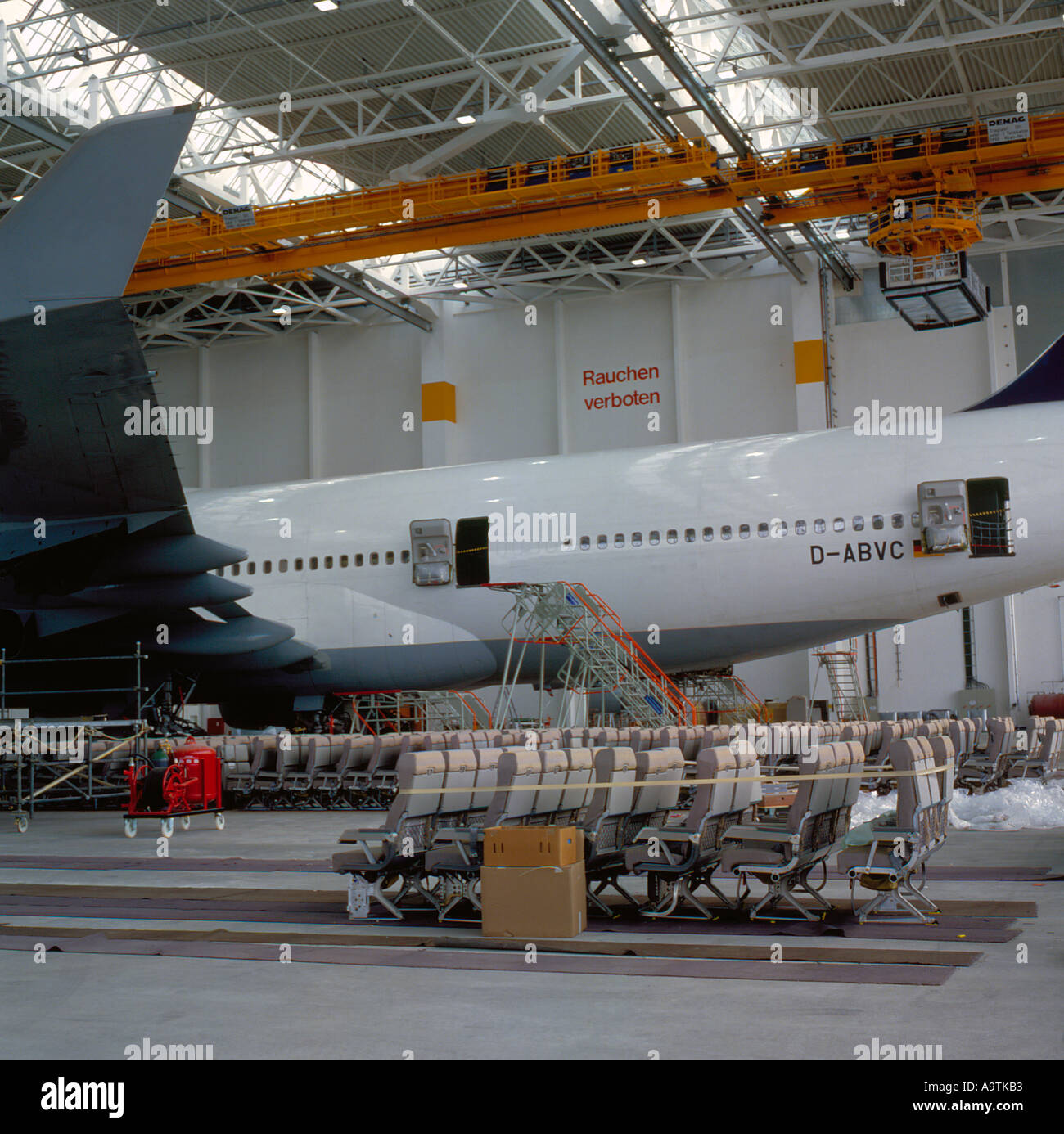 Lufthansa Boeing 747-430 im Hangar am Franz Josef Strauss Flughafen ...