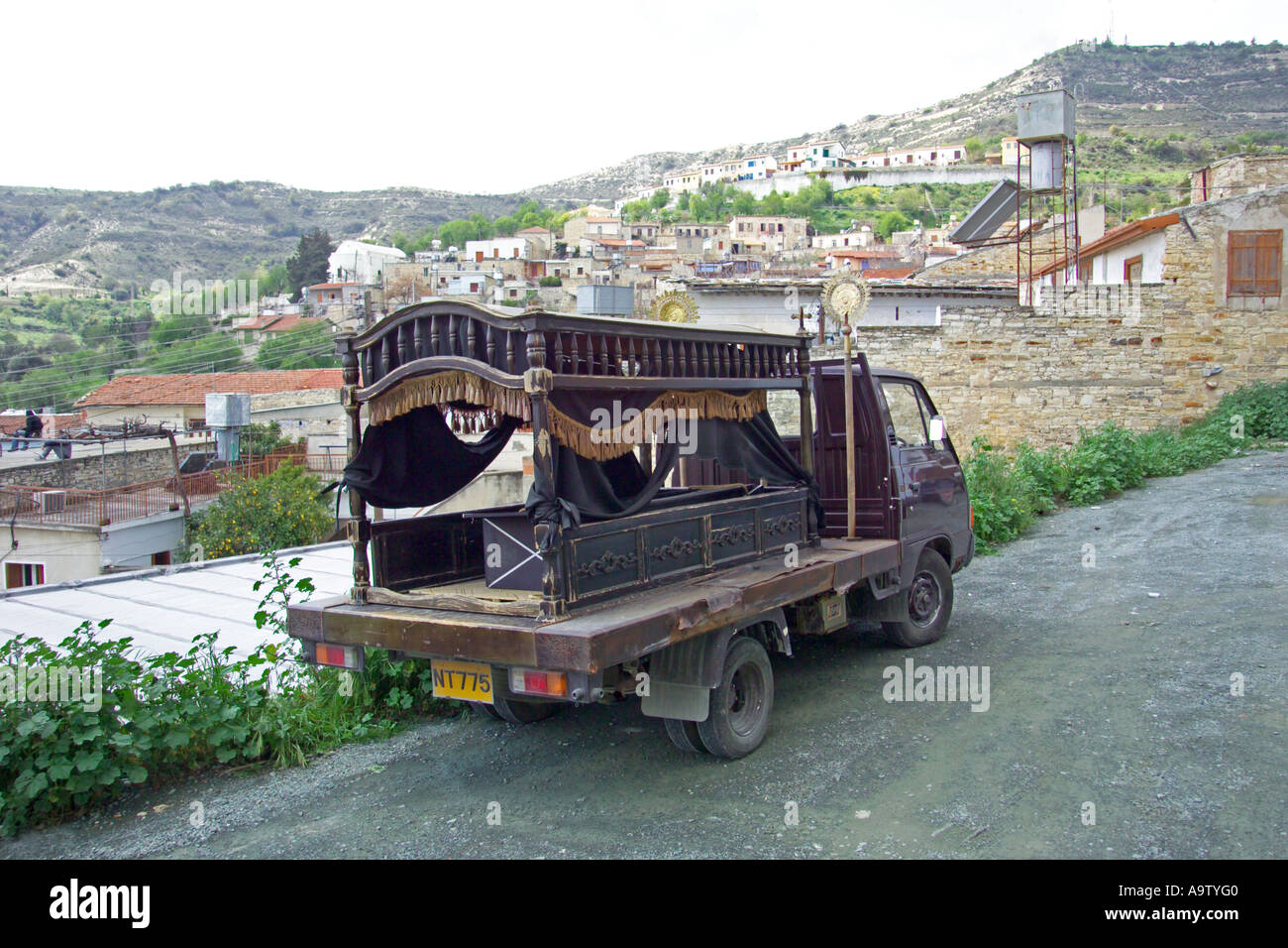 Funeral vehicle -Fotos und -Bildmaterial in hoher Auflösung – Alamy