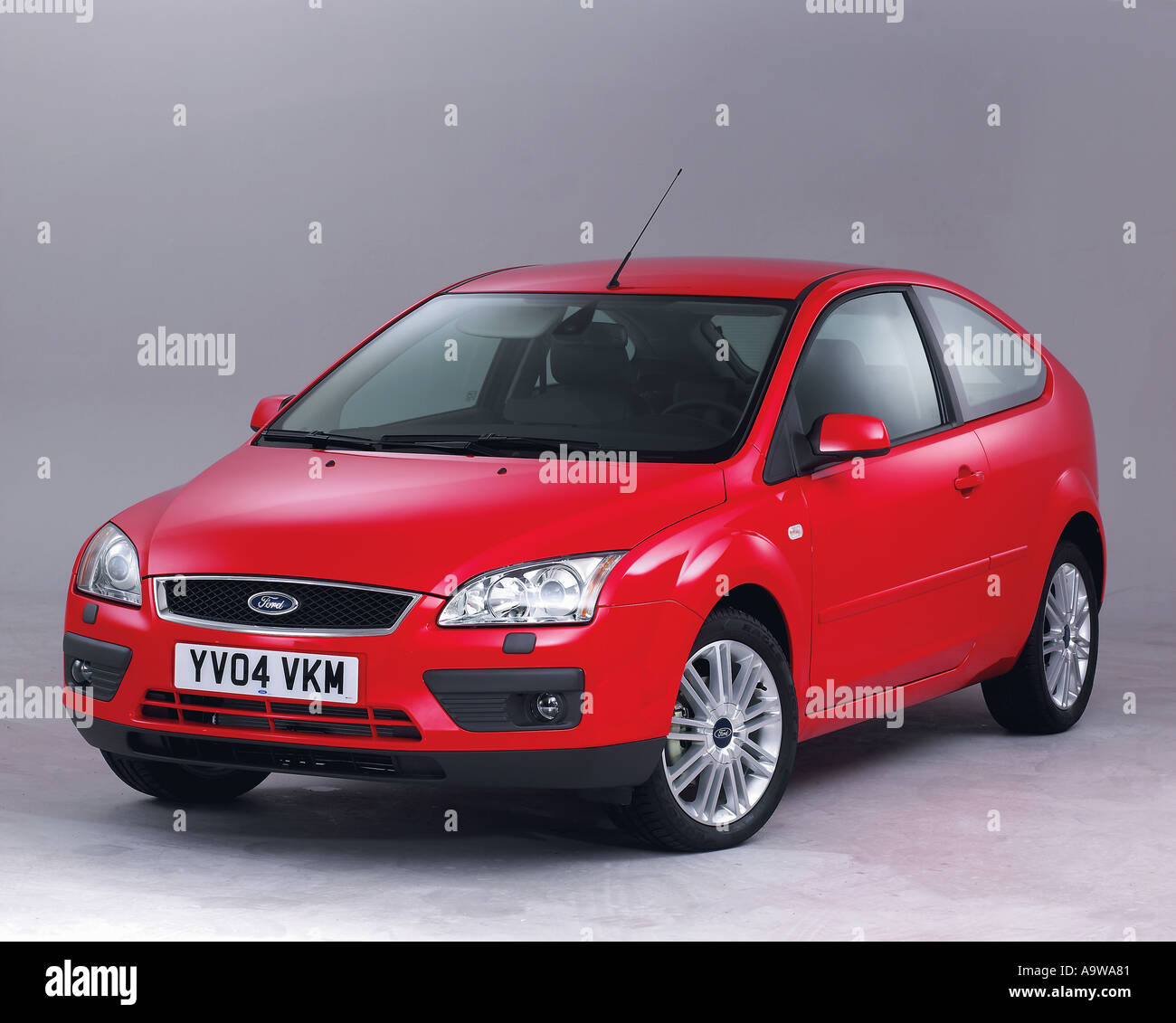 Red hatchback ford focus -Fotos und -Bildmaterial in hoher Auflösung ...