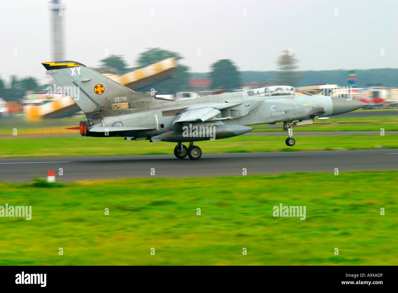 Jagdbomber Tornado F3 ausziehen Stockfotografie - Alamy