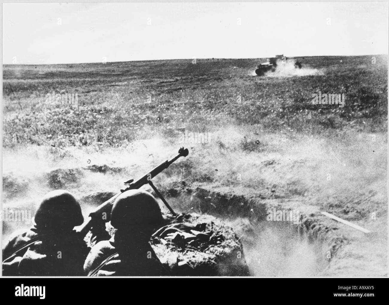 Besatzung der panzerabwehrkanone -Fotos und -Bildmaterial in hoher ...