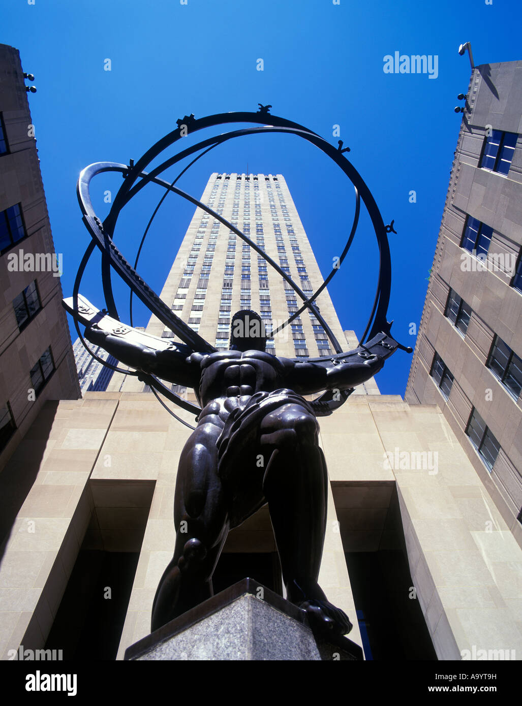 ATLAS-STATUE (© LEE LAWRIE 1937) ROCKEFELLER CENTER (© RAYMOND HOOD ...