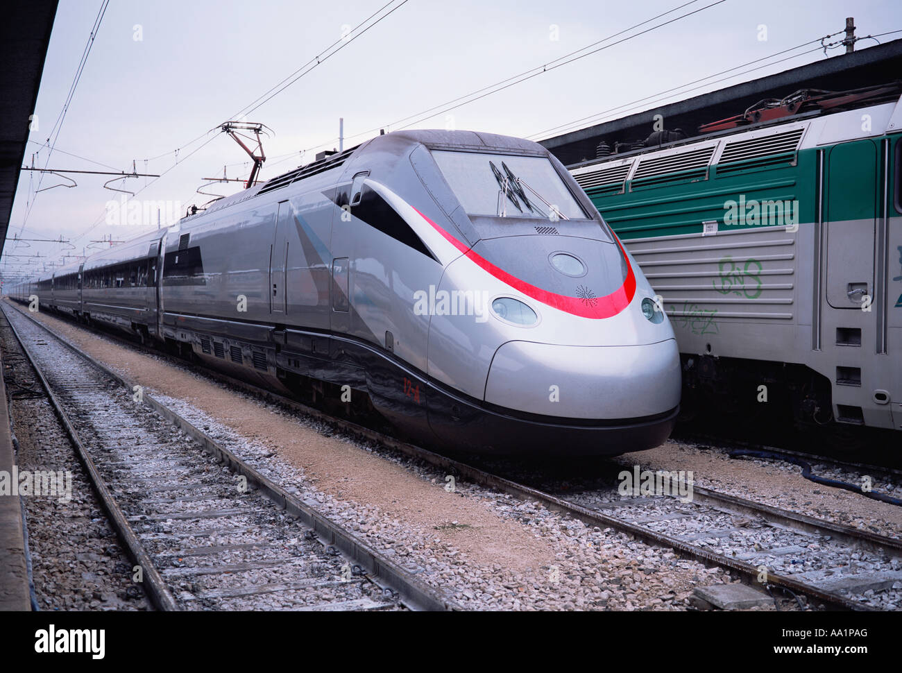 Schiene bahn -Fotos und -Bildmaterial in hoher Auflösung – Alamy