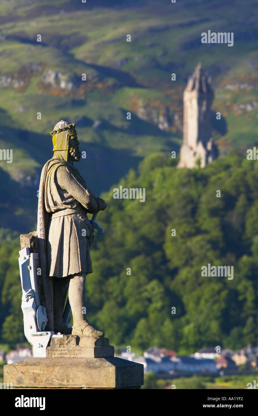 Stadt Stirling, Schottland. Blick auf die National Wallace Monument und ...