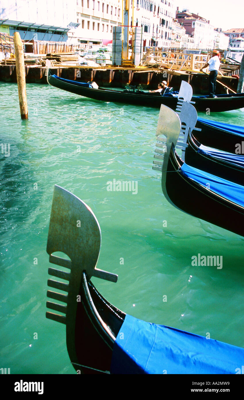 Female gondolier in venice -Fotos und -Bildmaterial in hoher Auflösung ...