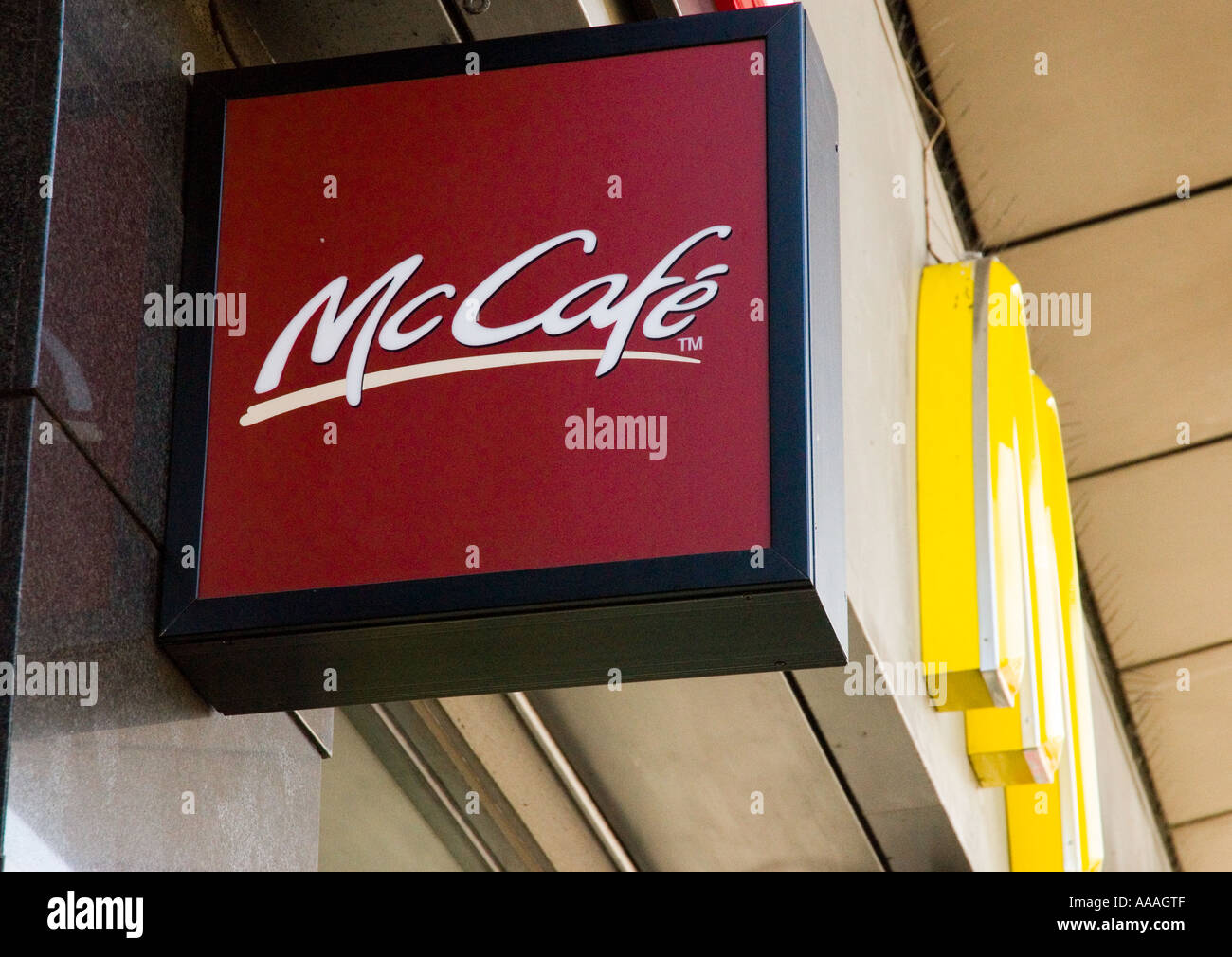 Mccafe logo -Fotos und -Bildmaterial in hoher Auflösung – Alamy