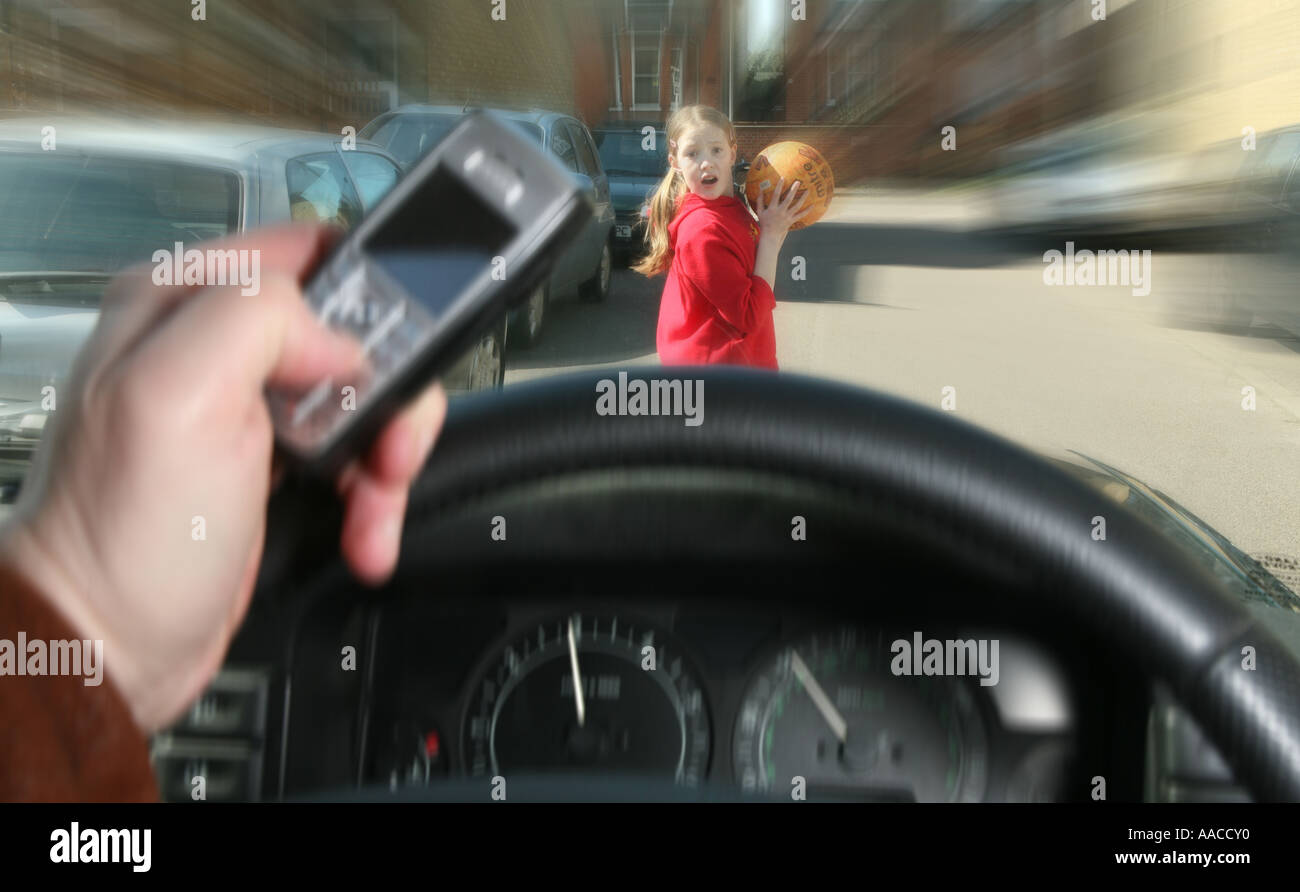 Child road traffic ball -Fotos und -Bildmaterial in hoher Auflösung – Alamy