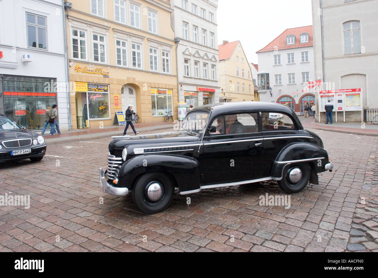 Altes opel auto -Fotos und -Bildmaterial in hoher Auflösung – Alamy