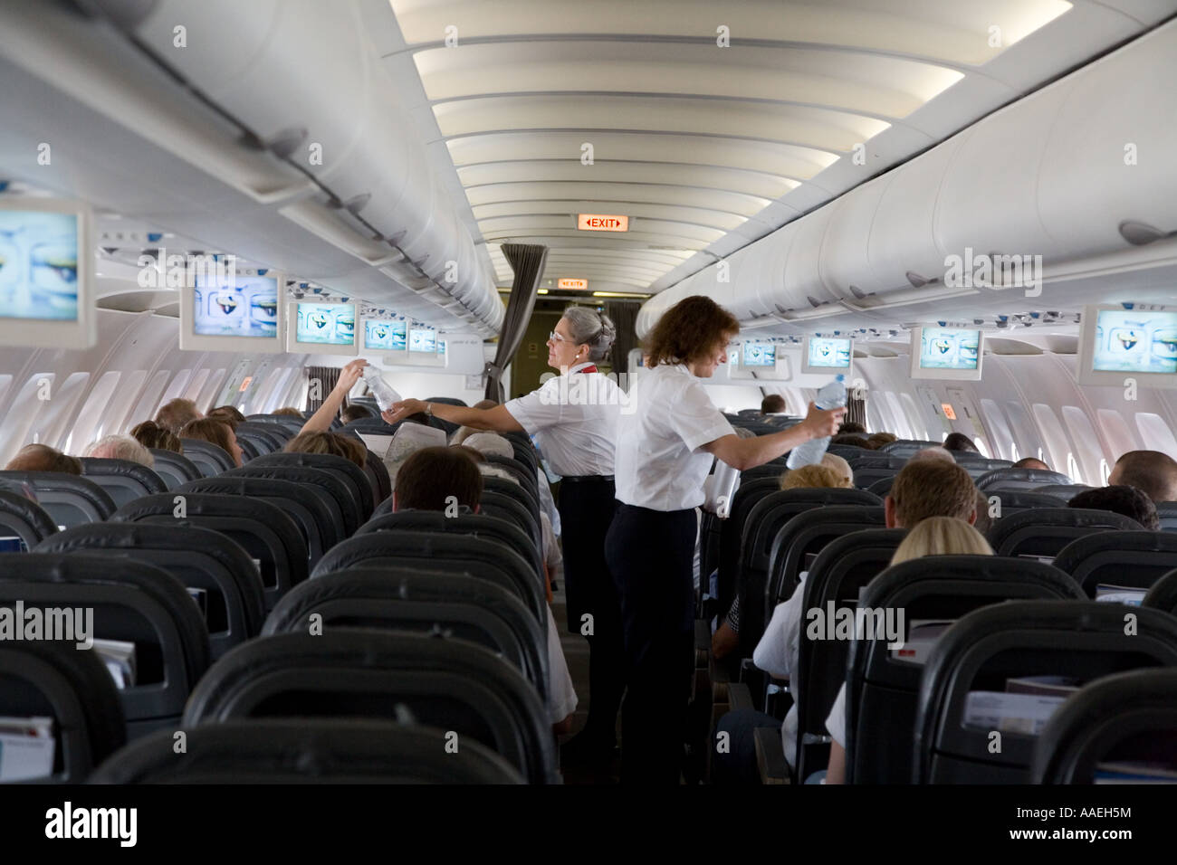 Flugzeug innenraum -Fotos und -Bildmaterial in hoher Auflösung – Alamy