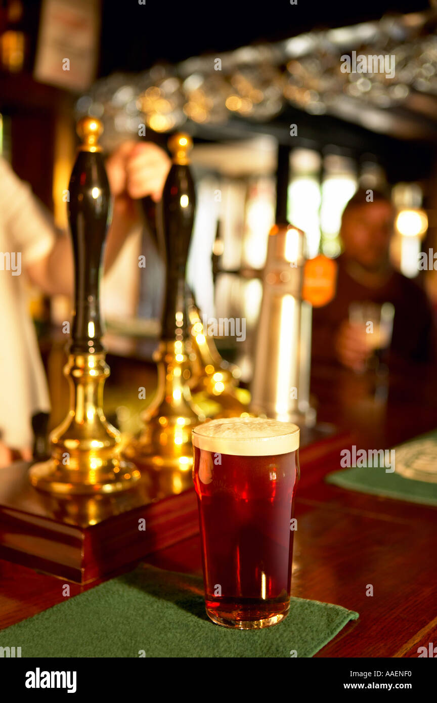 Englisches bier -Fotos und -Bildmaterial in hoher Auflösung – Alamy