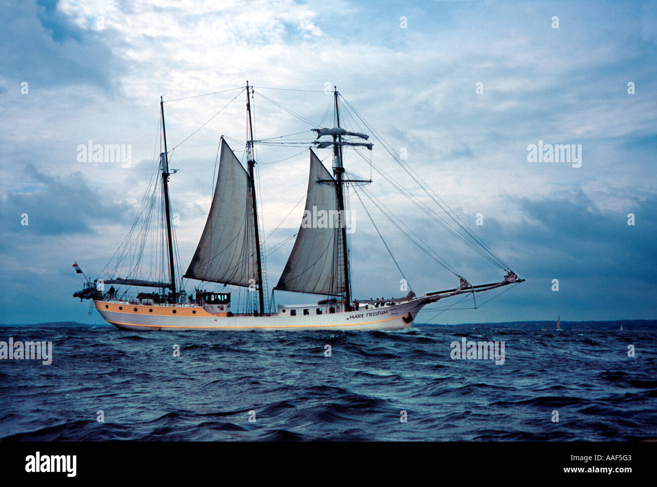 Dreimastiges segelschiff -Fotos und -Bildmaterial in hoher Auflösung ...