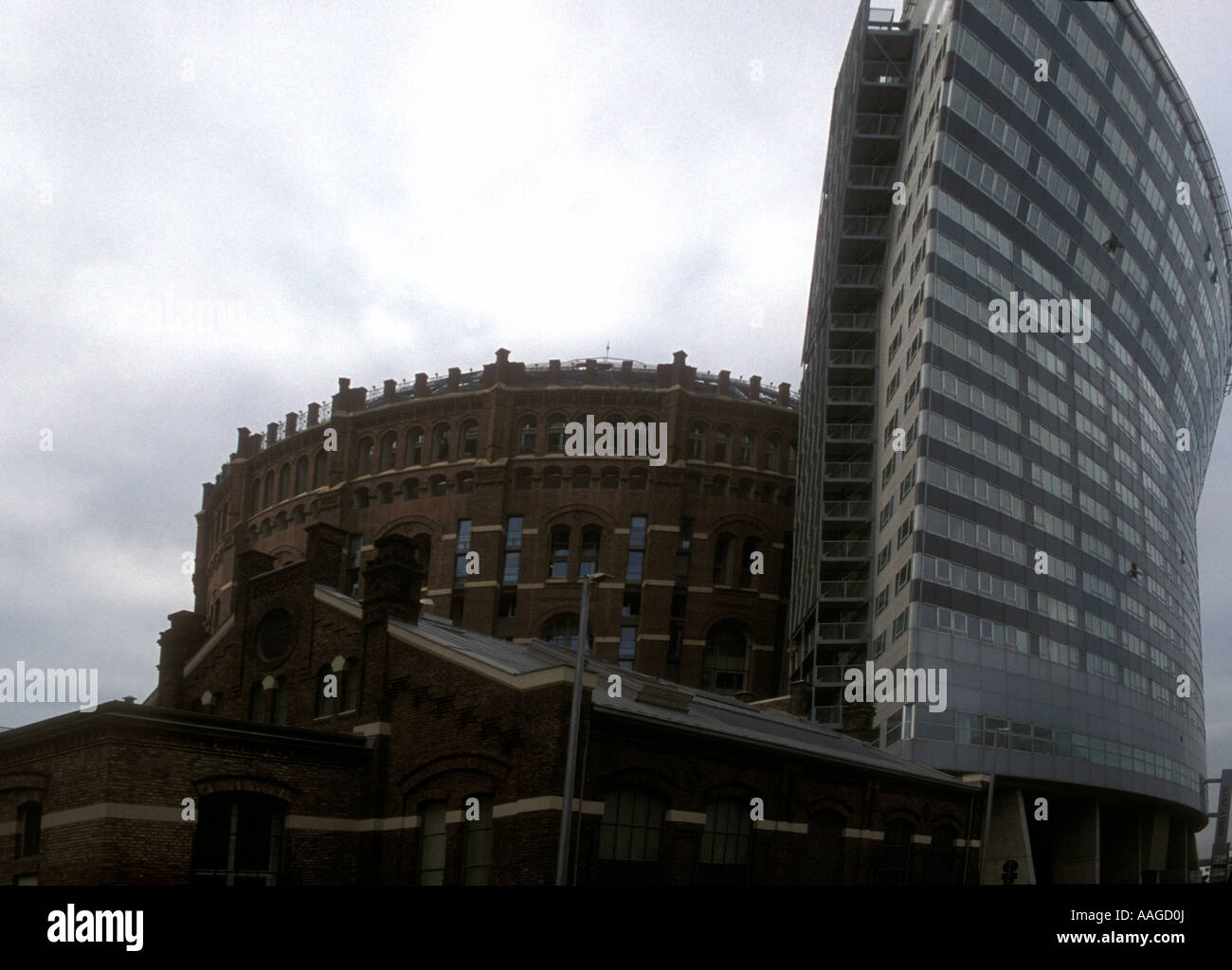 Das Gasometer B-Gebäude und seinem Anhang, der Schild (Schild), im ...