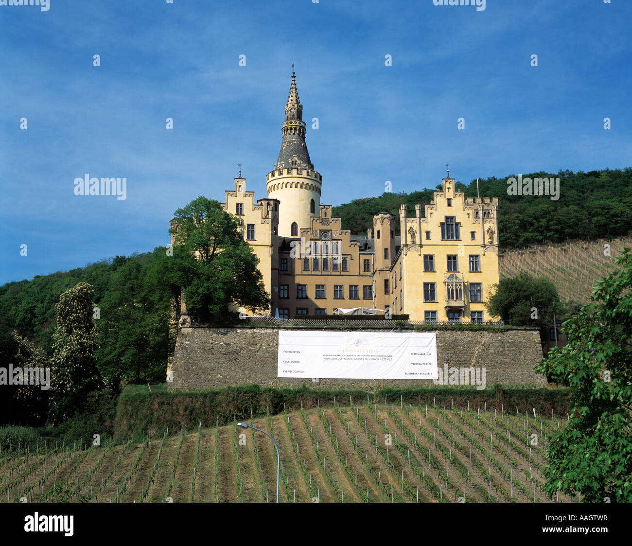 Schloss Arenfels in Den Weinbergen von Bad Hoenningen, Naturpark Rhein ...
