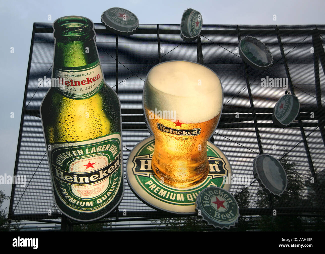 Heineken advertisement -Fotos und -Bildmaterial in hoher Auflösung – Alamy
