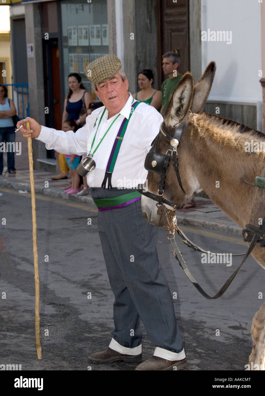 Spanischer mann und esel -Fotos und -Bildmaterial in hoher Auflösung ...
