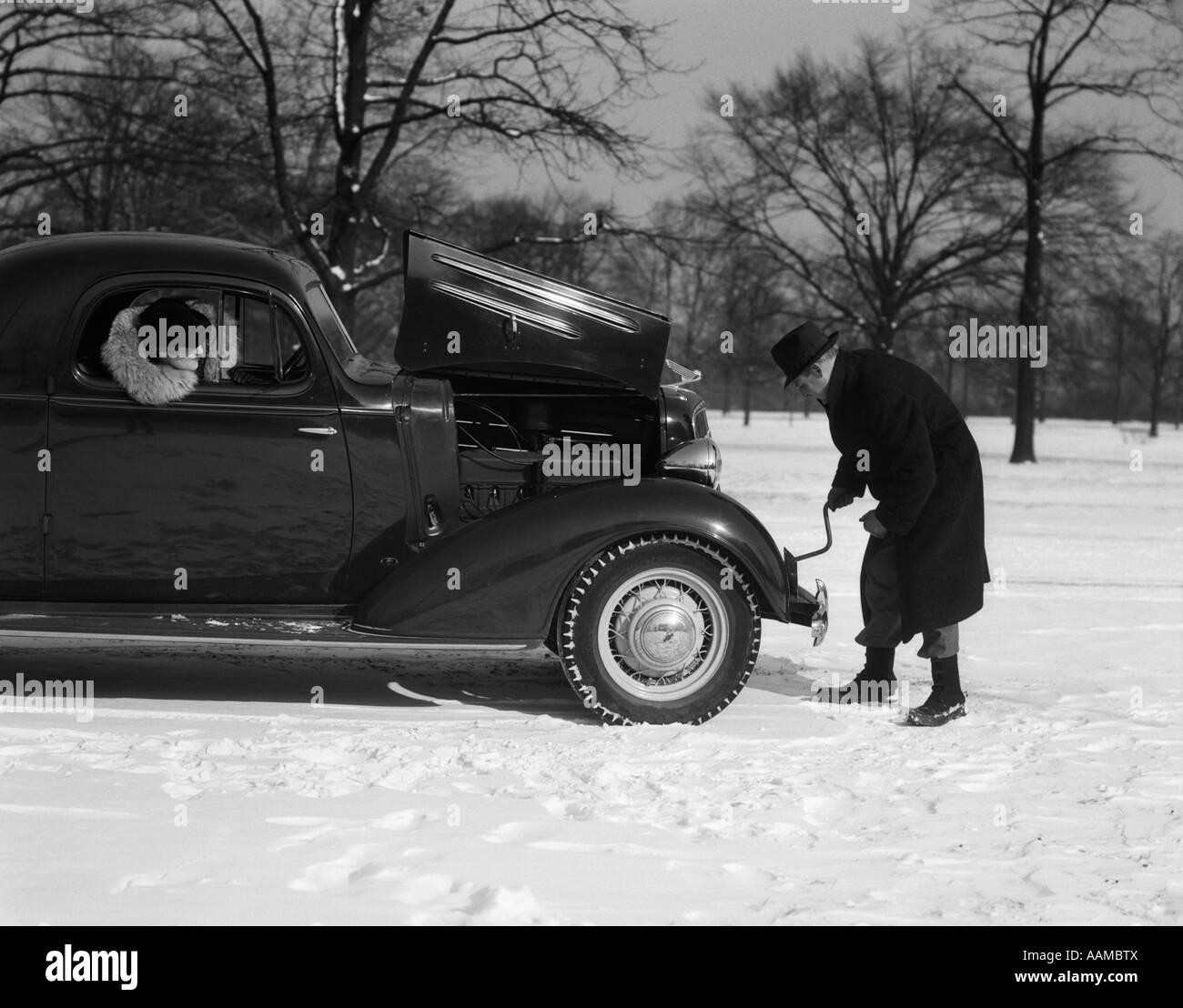 Auto ankurbeln -Fotos und -Bildmaterial in hoher Auflösung – Alamy