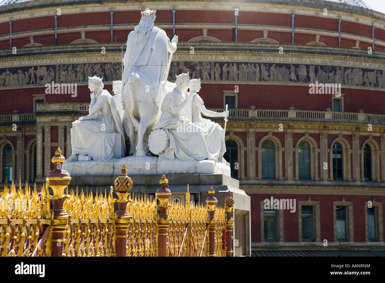 Royal albert hall aus dem albert denkmal -Fotos und -Bildmaterial in ...
