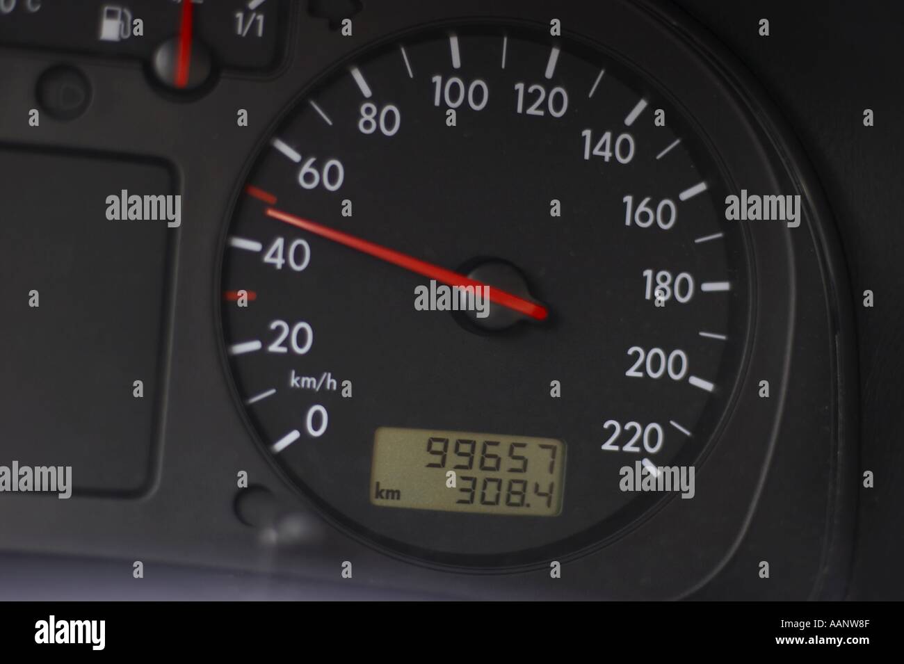 Car tachometer 50 -Fotos und -Bildmaterial in hoher Auflösung – Alamy