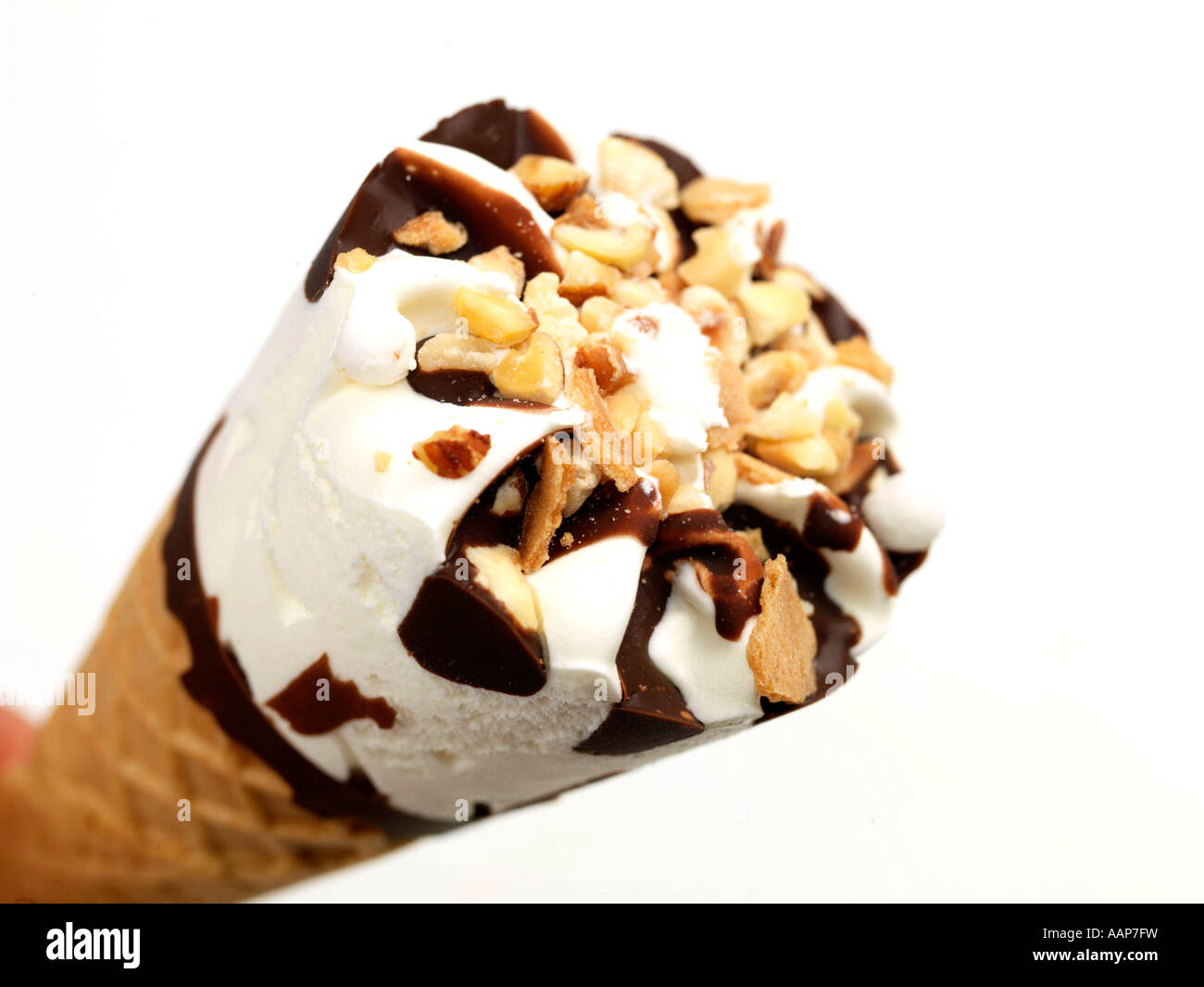 Cornetto eiscreme nuss -Fotos und -Bildmaterial in hoher Auflösung – Alamy