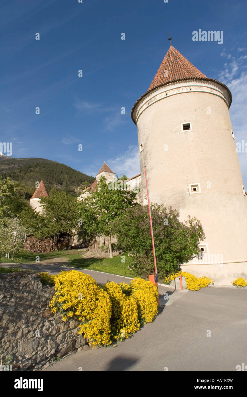 Schloss von coldrano -Fotos und -Bildmaterial in hoher Auflösung – Alamy