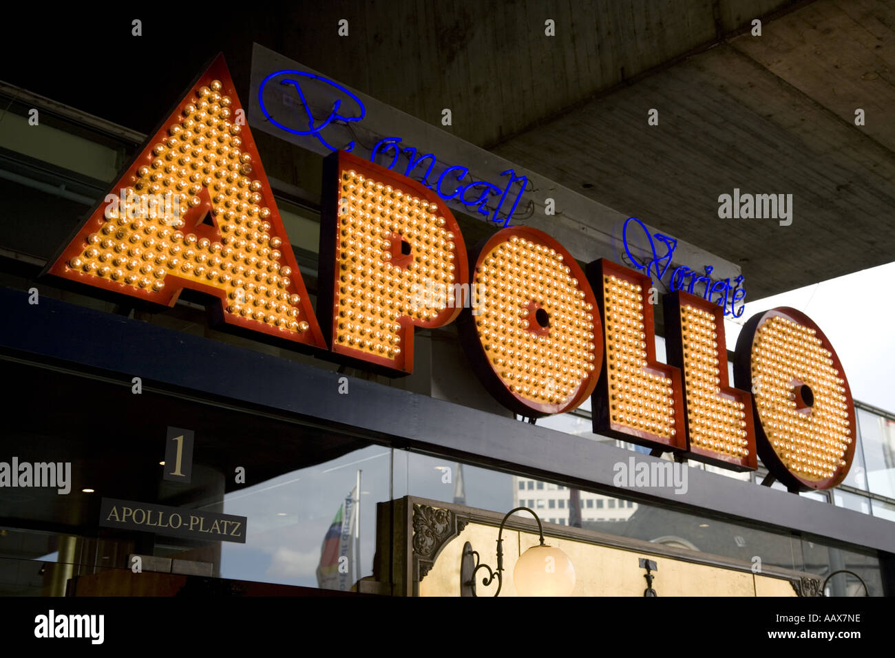 Roncalli apollo variete -Fotos und -Bildmaterial in hoher Auflösung – Alamy