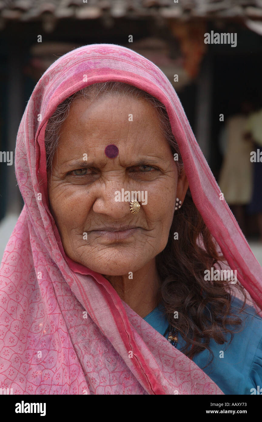 Indian old women wrinkle face -Fotos und -Bildmaterial in hoher ...