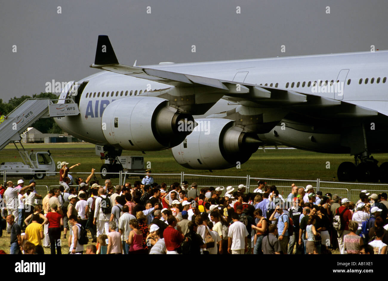 Europa Paris Frankreich Le Bourget Airbus A380-800 und der Masse ...