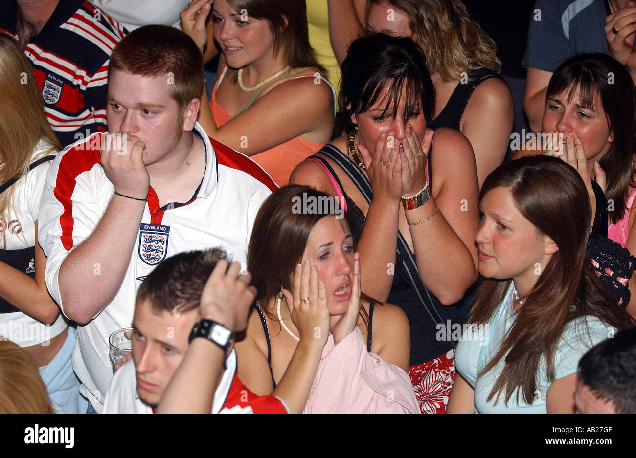 England football fans crowd -Fotos und -Bildmaterial in hoher Auflösung ...