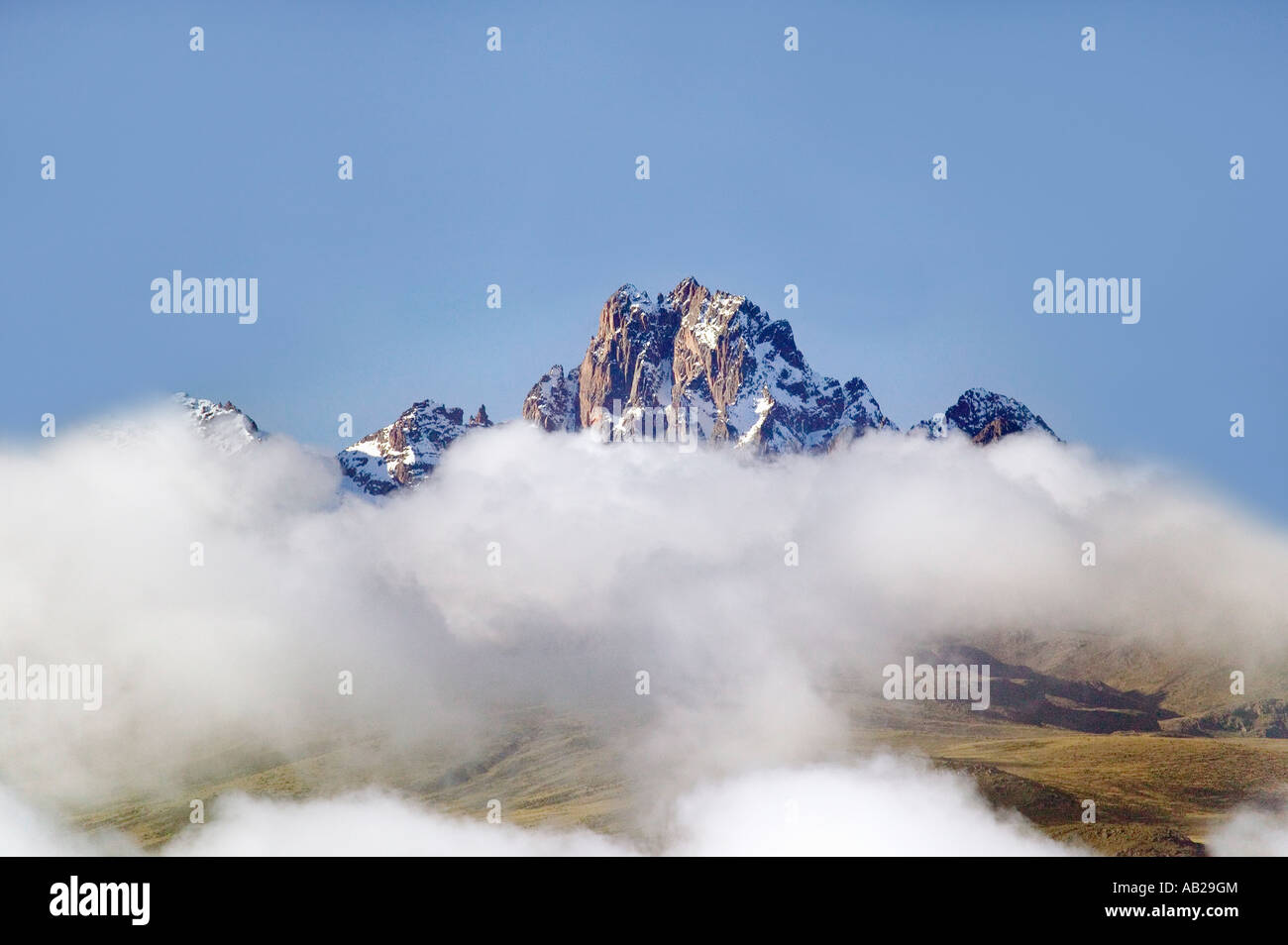 Luftbild des Mount Kenia Afrika mit Schnee und weiße geschwollenen ...