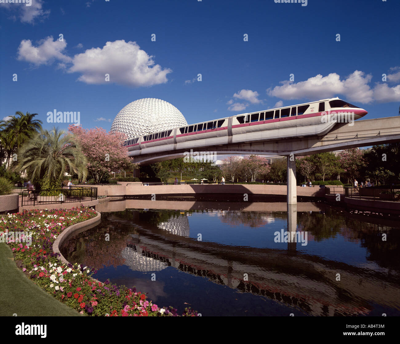 Disney transport center -Fotos und -Bildmaterial in hoher Auflösung – Alamy