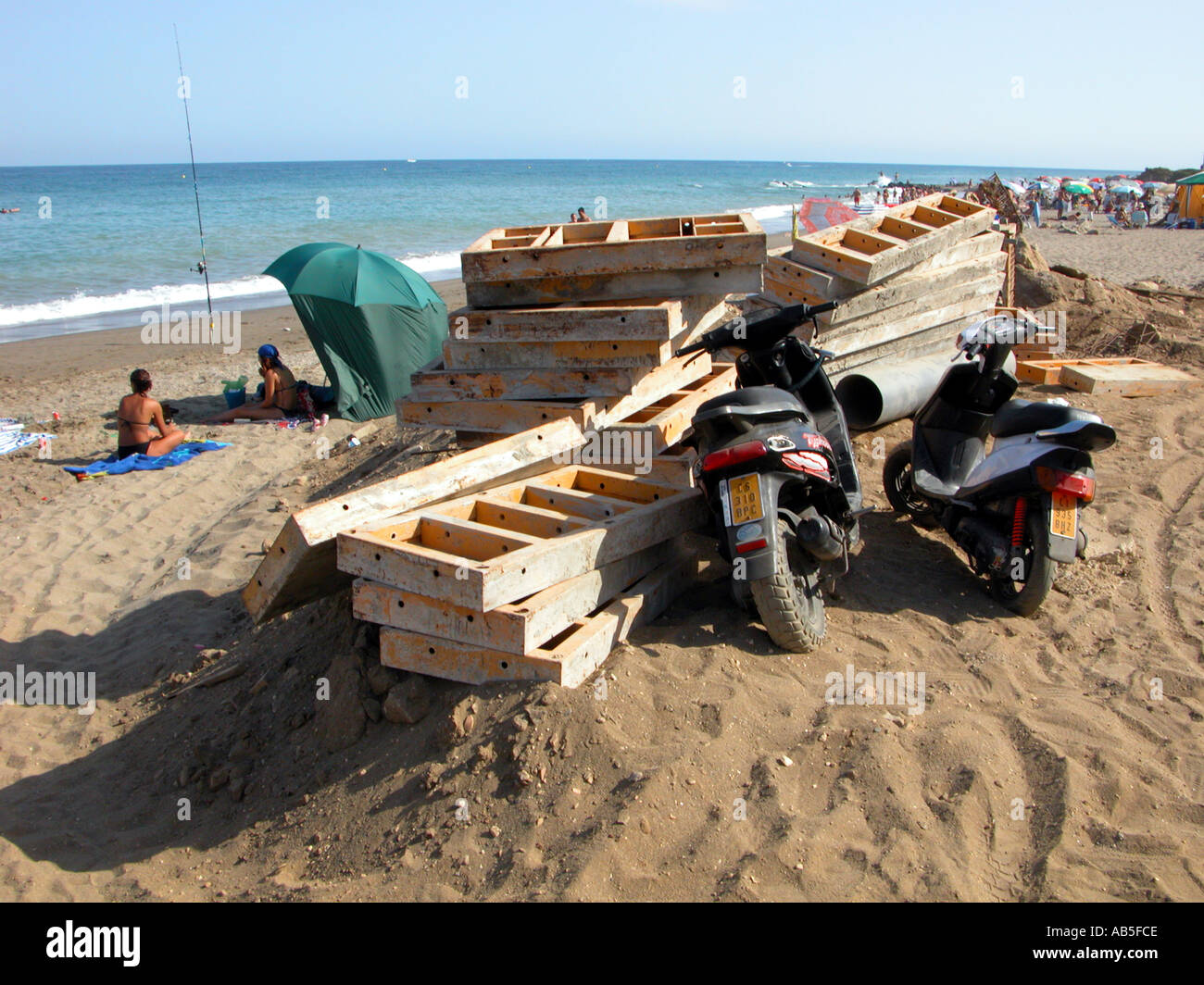 Baumaterialien streuen den strand -Fotos und -Bildmaterial in hoher ...
