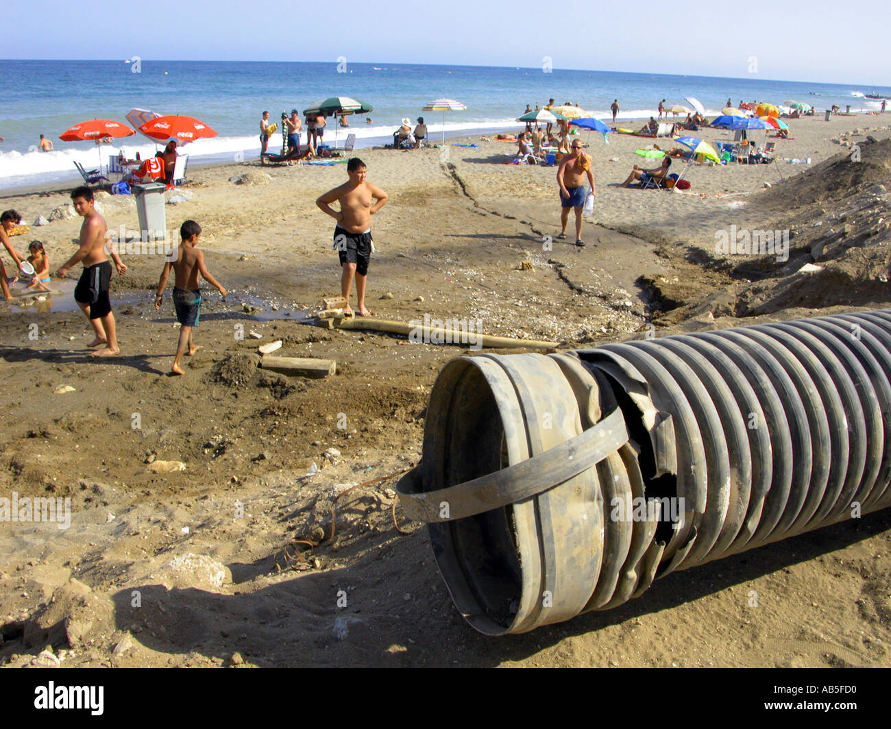 Baumaterialien streuen den strand -Fotos und -Bildmaterial in hoher ...