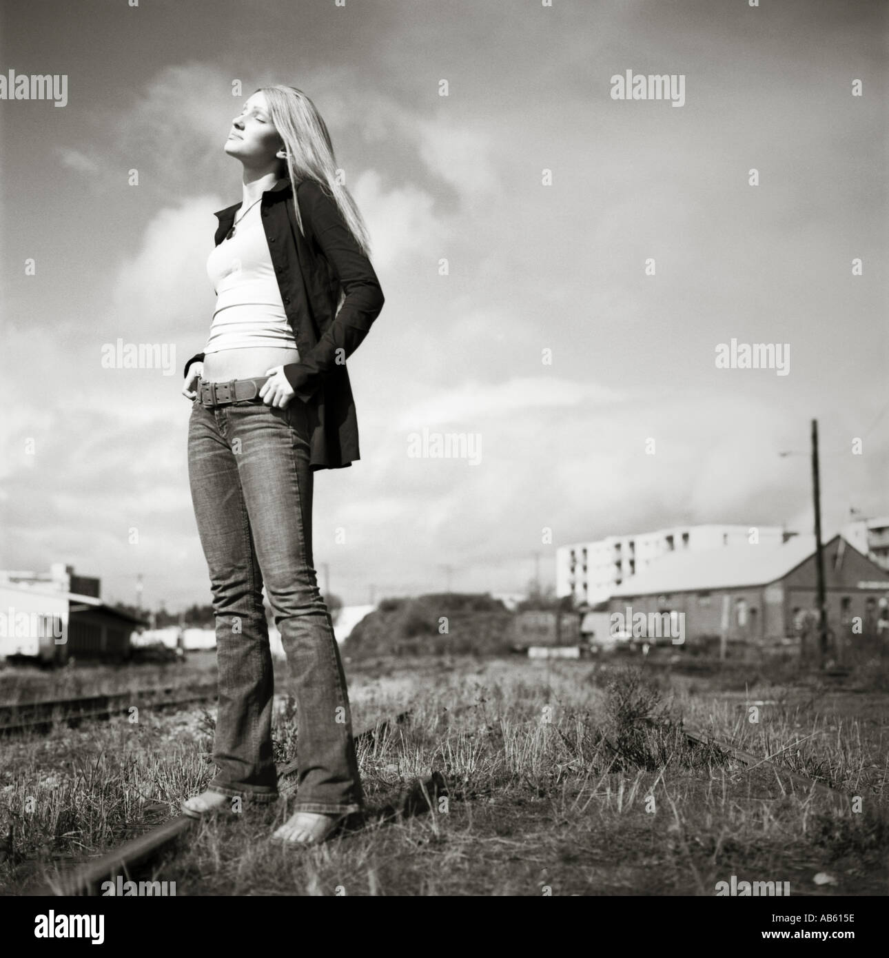 Pretty teen blonde dressed in -Fotos und -Bildmaterial in hoher Auflösung – Alamy